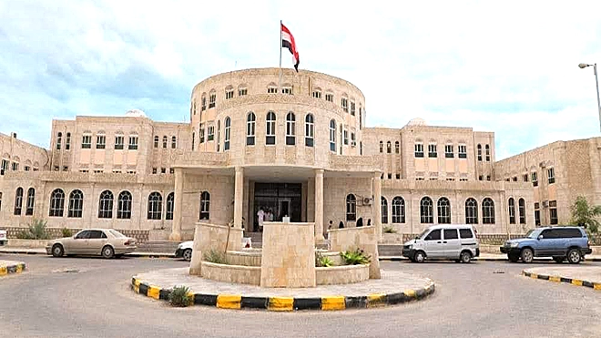 صحيفة الأيام - موظفو ومتعاقدي ديوان محافظة المهرة يحتجون على تأخر ...